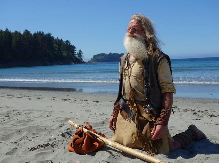Ağaç kökünde yaşayan Mick Dodge ile tanışın