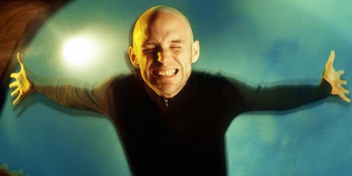 Vegan aktivist müzisyen Moby’den çok sert bir tekno punk albümü